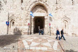 100Words.ca: A Daily Walk Through The Bible | By David Mainse